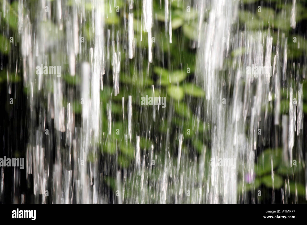 Raindrops dripping from water hi-res stock photography and images - Alamy