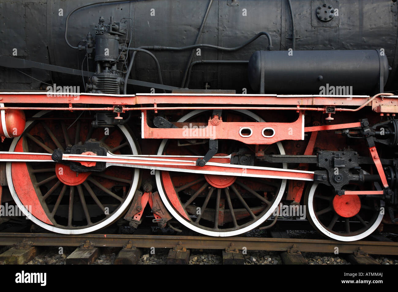 Steam engine steel wheels and propulsion mechanism Stock Photo - Alamy