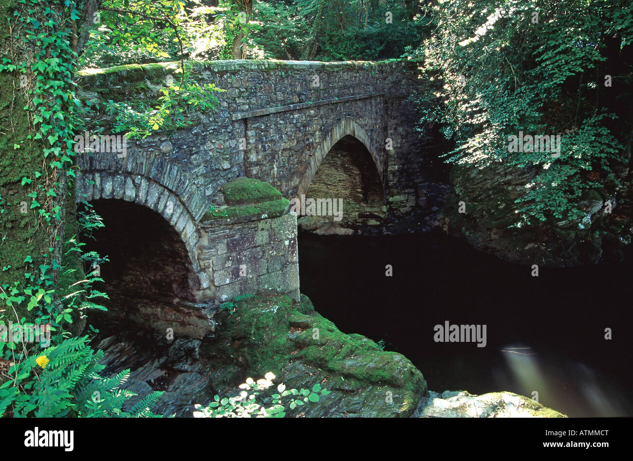 stone arch bridge dartmoor national park south devon england uk gb ...