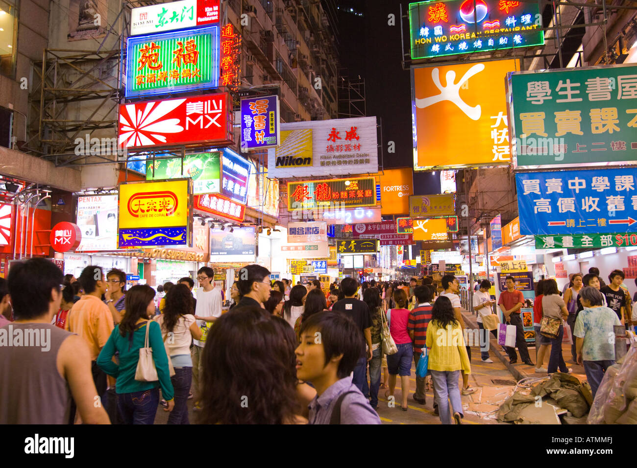 Hong kong mall and signs hi-res stock photography and images - Alamy