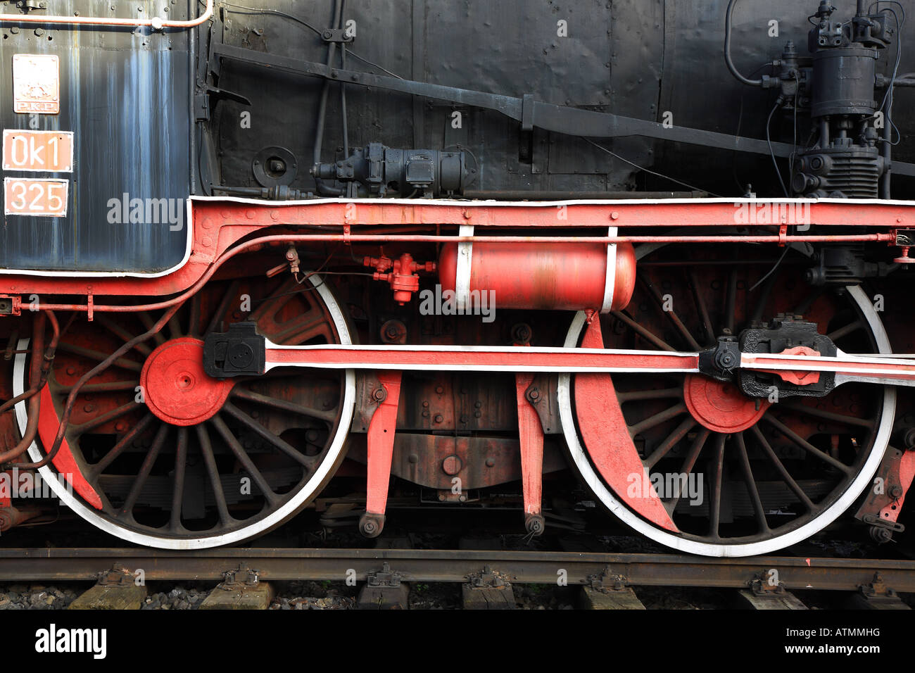 Steam engine steel wheels and propulsion mechanism Stock Photo - Alamy
