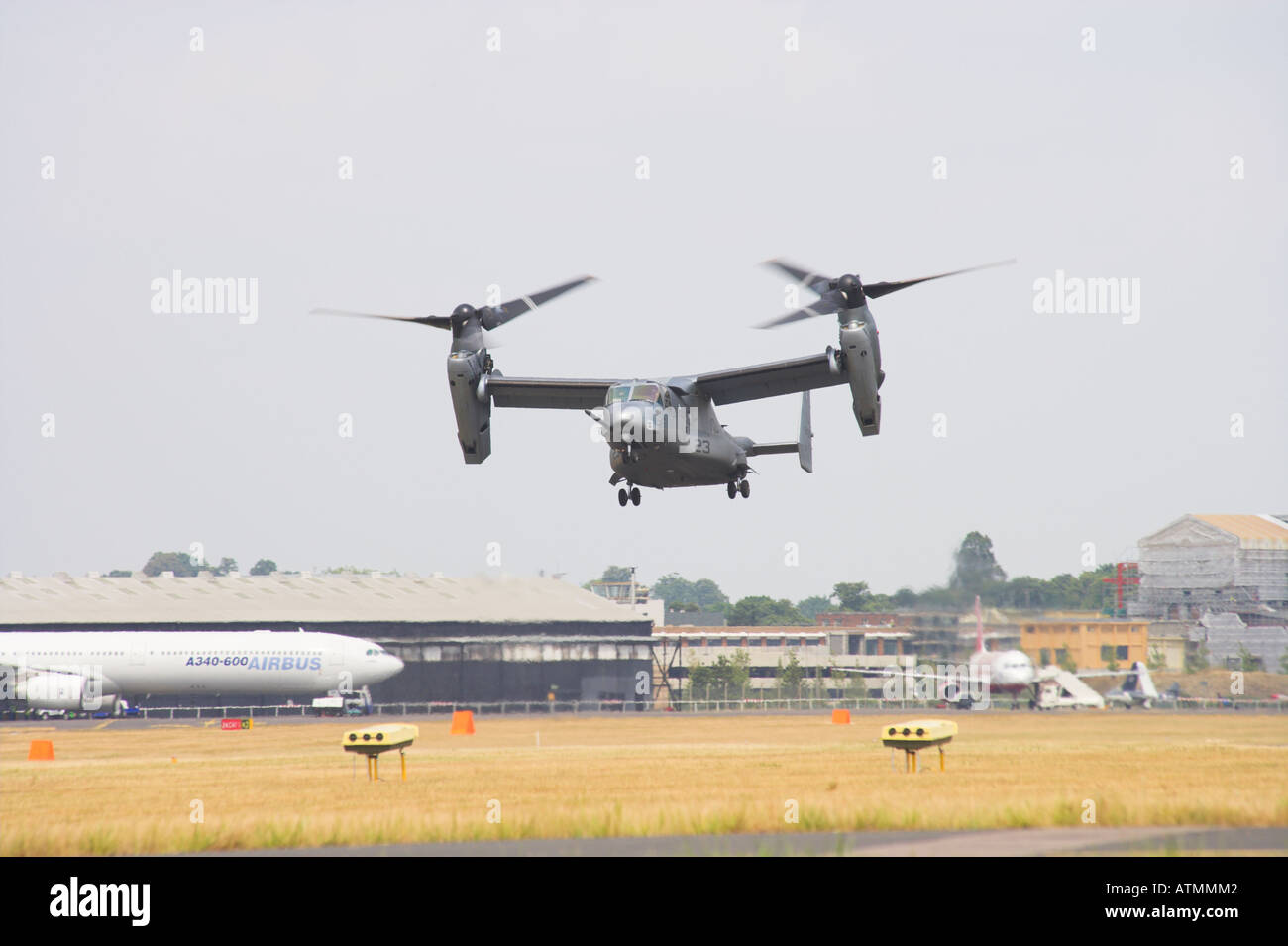 Osprey taking off rotating rotors forward Stock Photo - Alamy