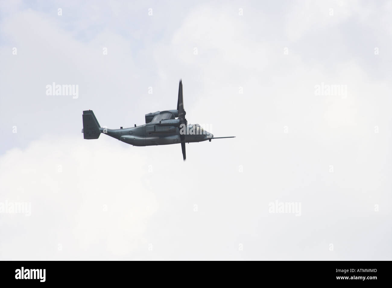 Osprey V22 flying horizontally Stock Photo - Alamy