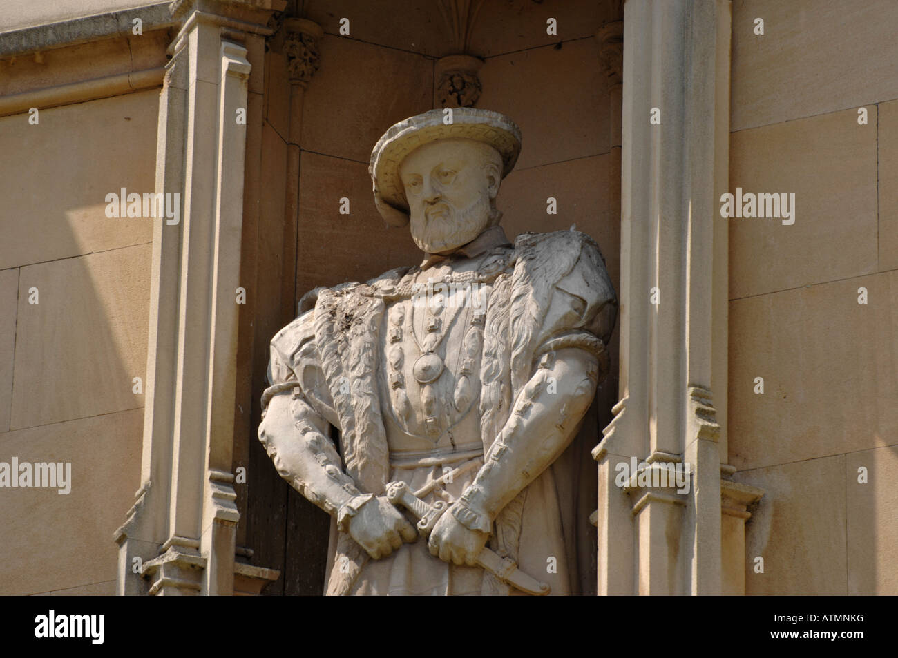Statue of king henry viii hi-res stock photography and images - Alamy