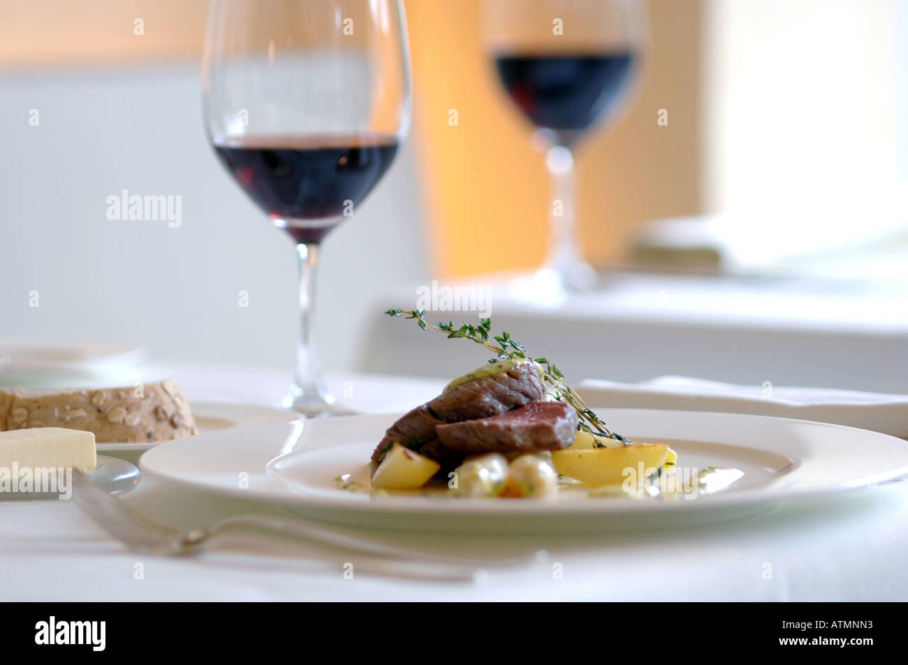 Table set with main dish hi-res stock photography and images - Alamy