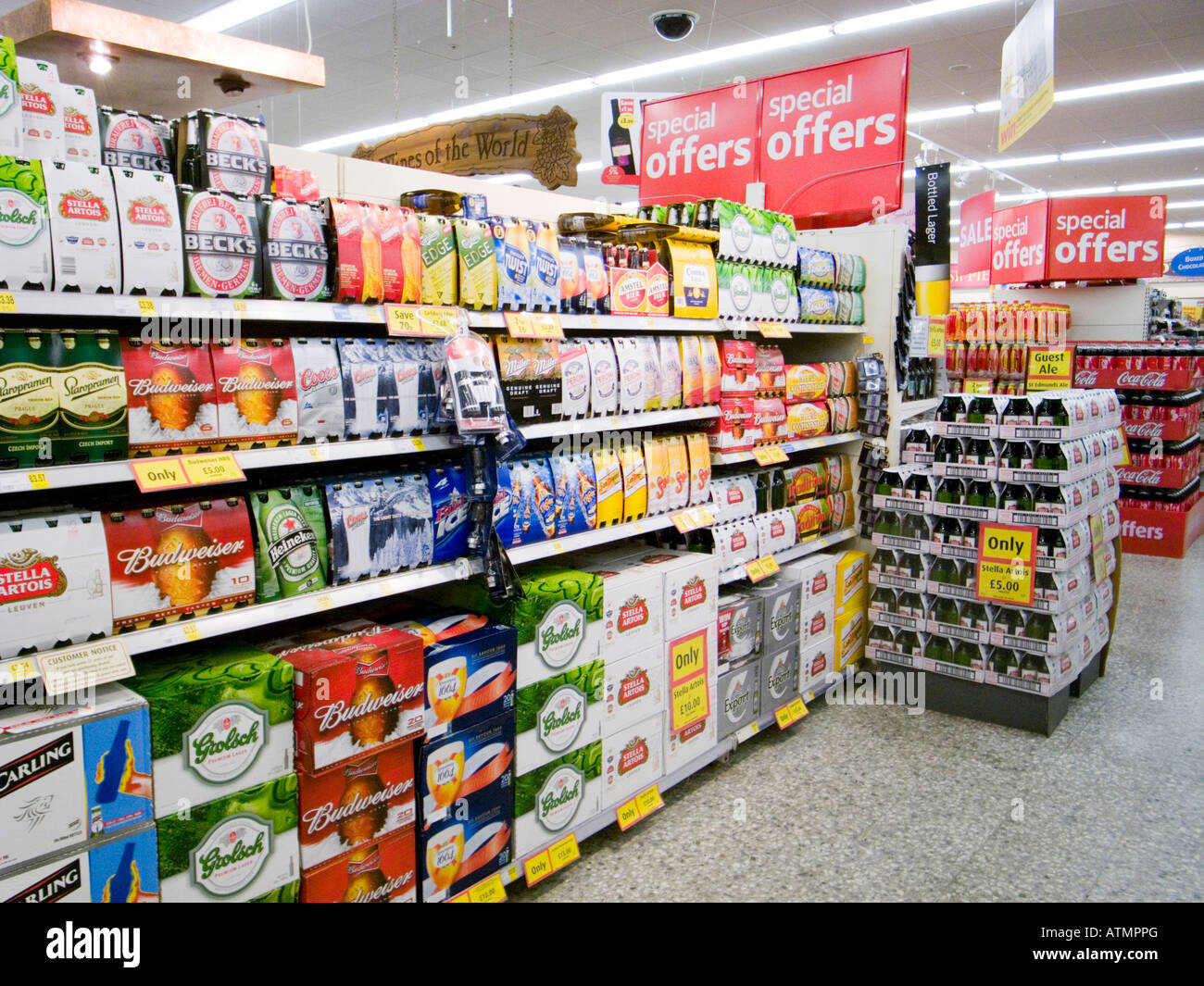 Supermarket beer hi-res stock photography and images - Alamy