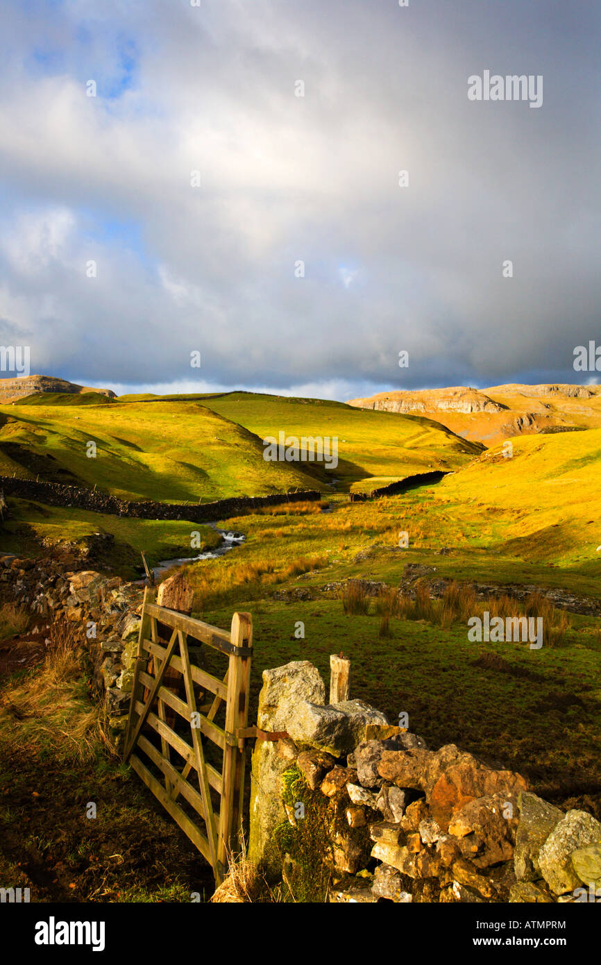 Attermire scar hi-res stock photography and images - Alamy