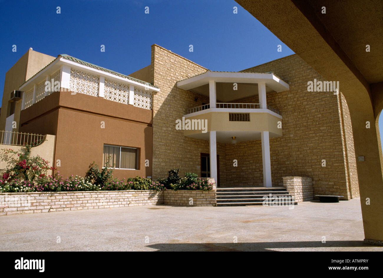 Saudi house exterior hi-res stock photography and images - Alamy