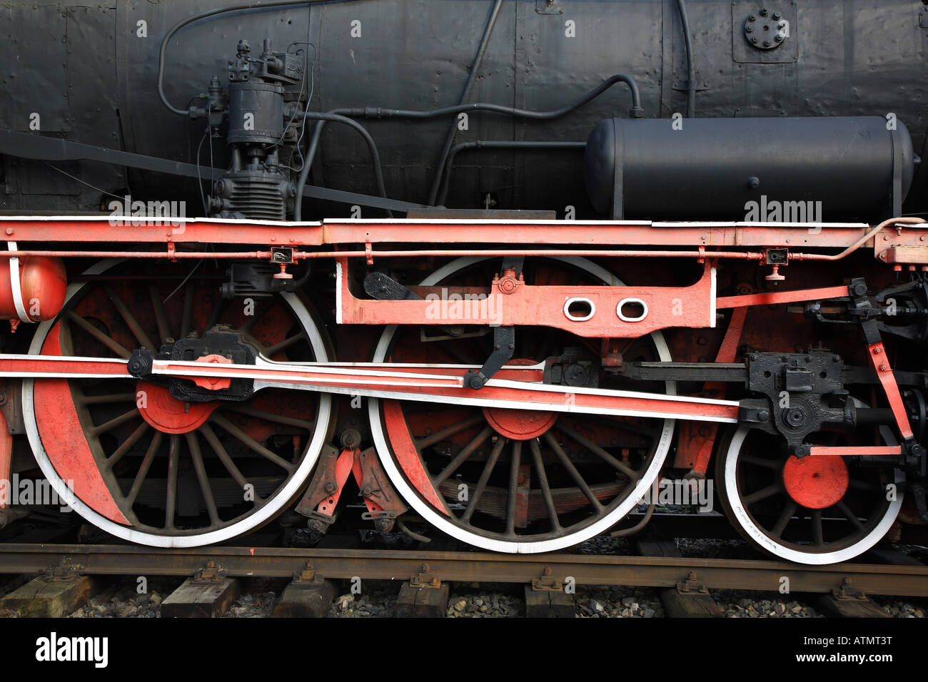 Steam engine steel wheels and propulsion mechanism Stock Photo - Alamy