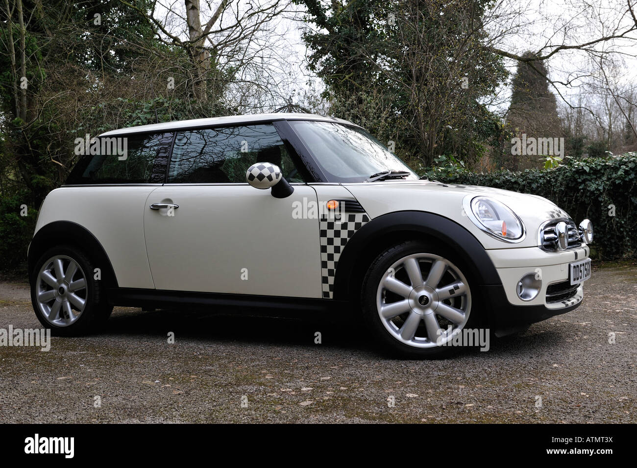Mini Cooper in Pepper White 2007 2008 Model Stock Photo - Alamy
