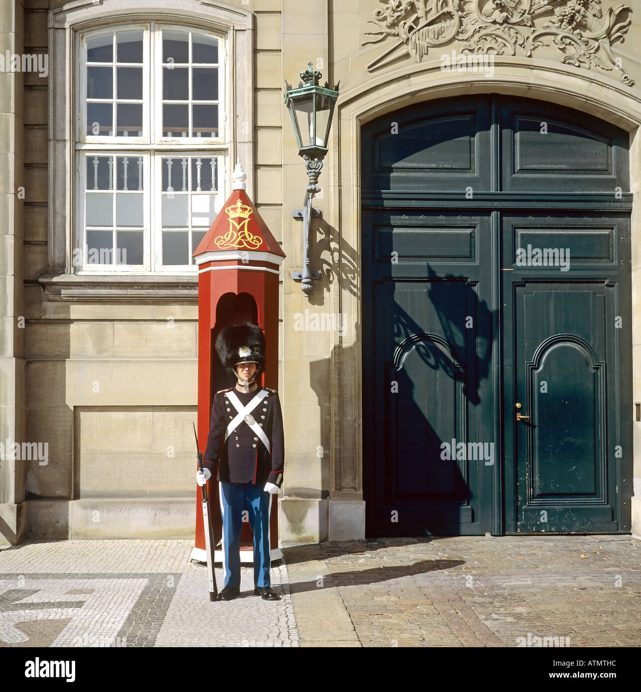 Royal life guard at sentry box, Amalienborg palace, Copenhagen, Denmark ...