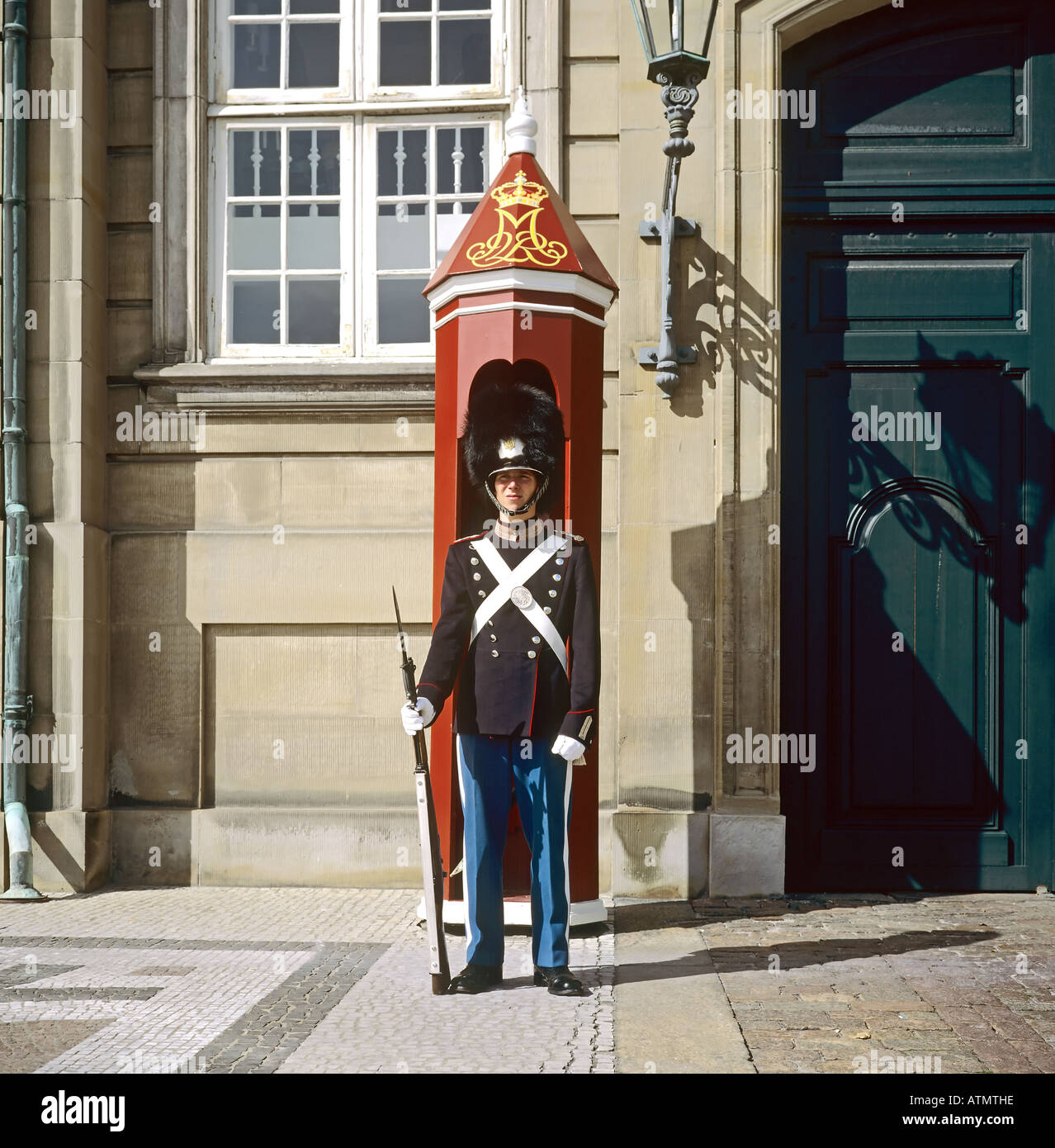 Royal life guard at sentry box, Amalienborg palace, Copenhagen, Denmark ...