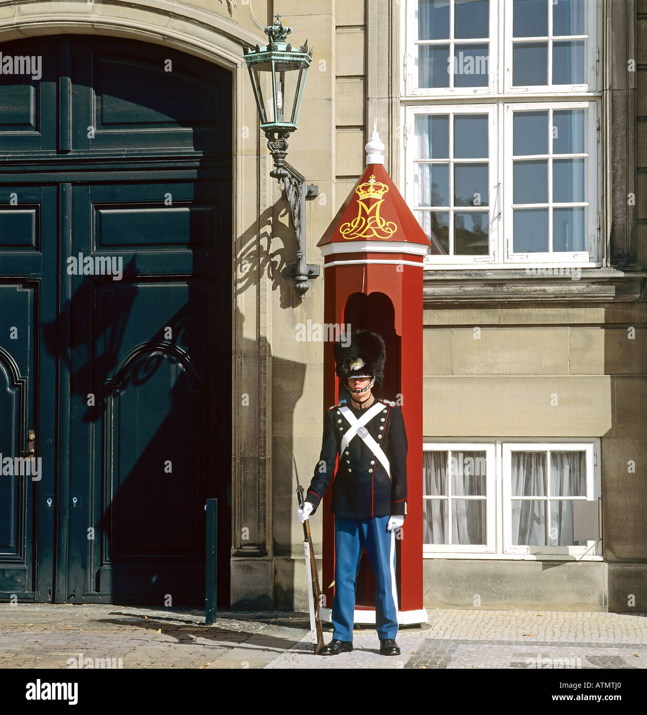 Royal life guard at sentry box, Amalienborg palace, Copenhagen, Denmark ...