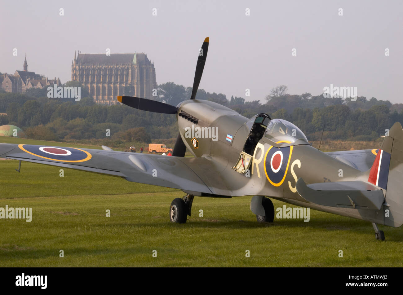 A rear view of a Supermarine Spitfire waiting to scramble Stock Photo ...