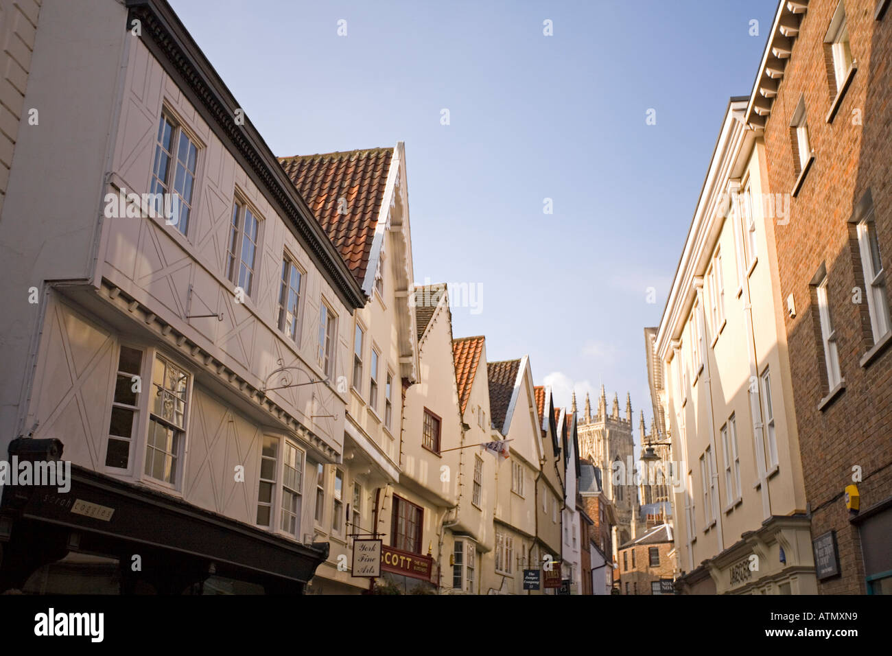 Street scene york hi-res stock photography and images - Alamy
