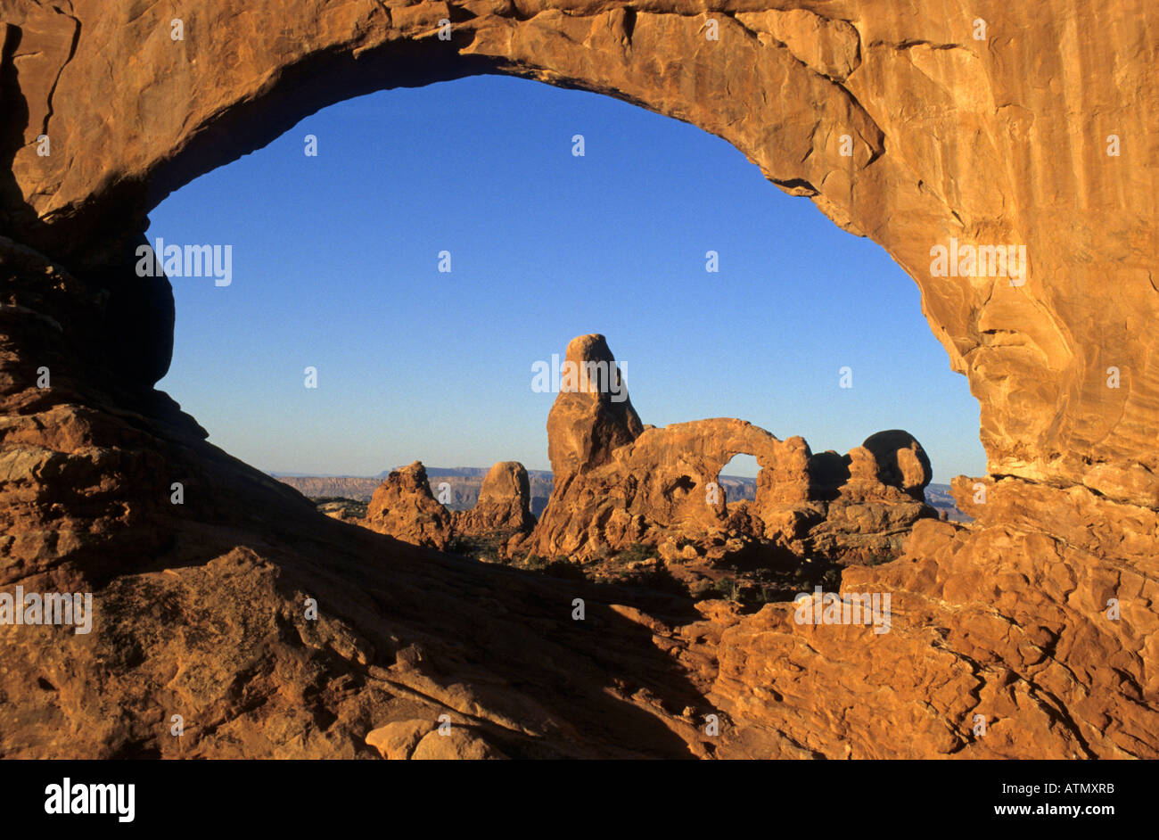 Geology rock cross section mountain hi-res stock photography and images ...