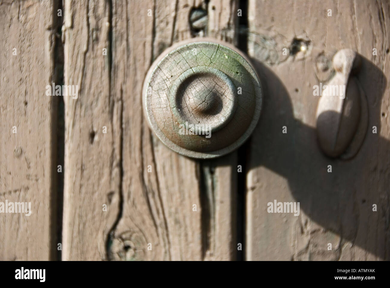 Old wooden handle an old wooden door Stock Photo - Alamy