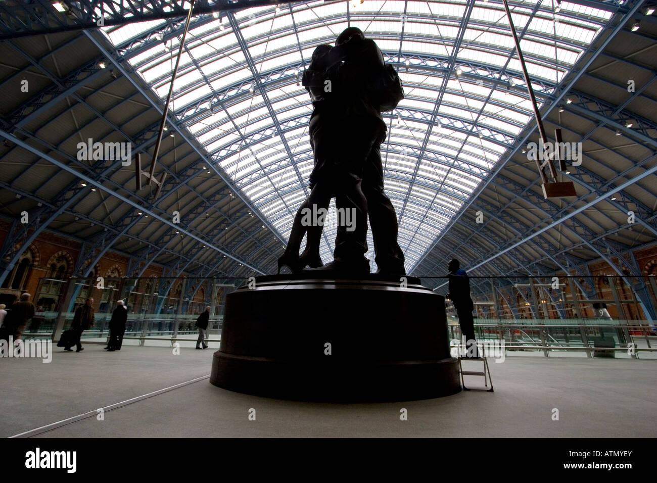 'The meeting place' aka 'The Lovers statue' a Paul Day sculpture on The ...