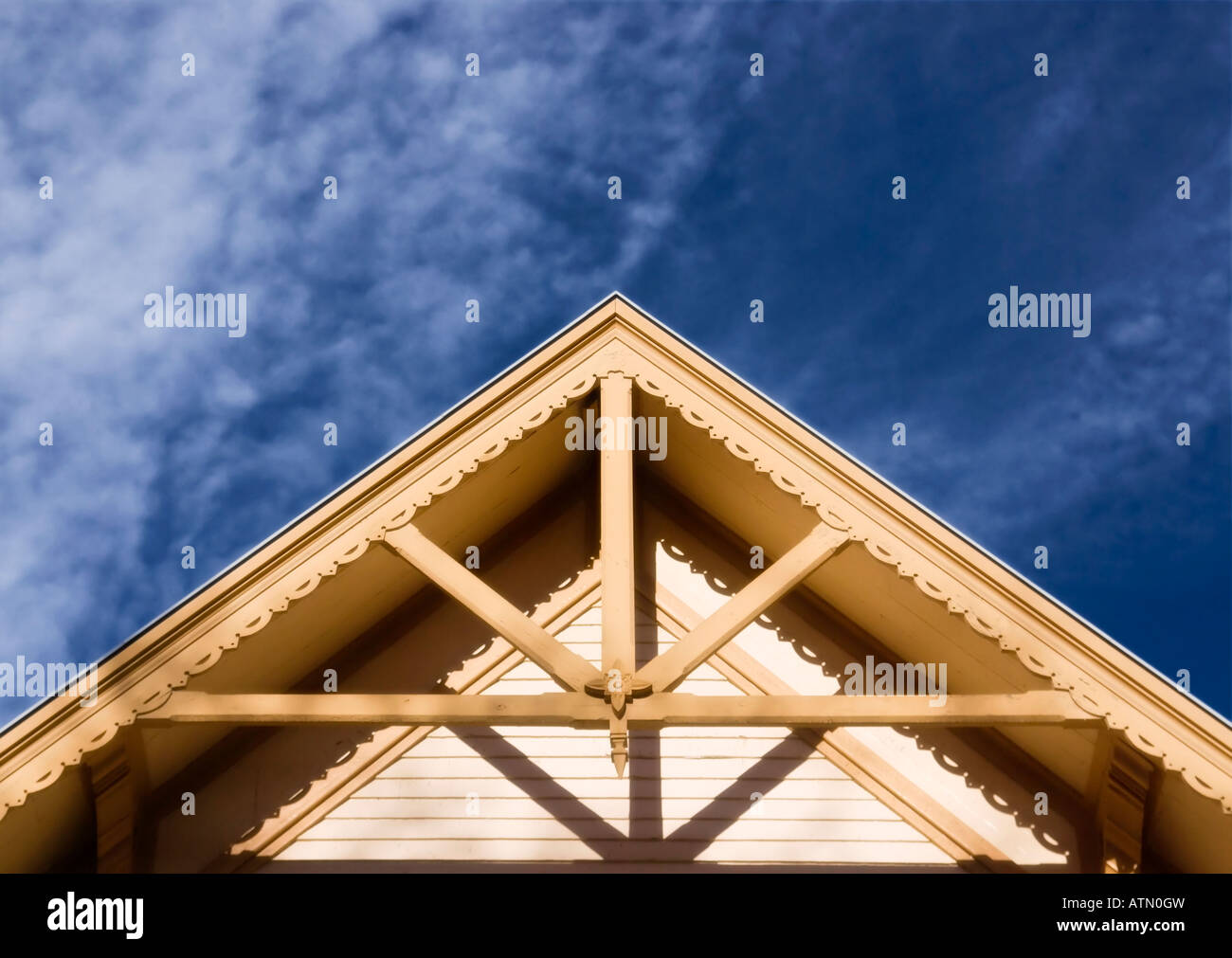 Decorated roof top notch on wooden house Stock Photo - Alamy