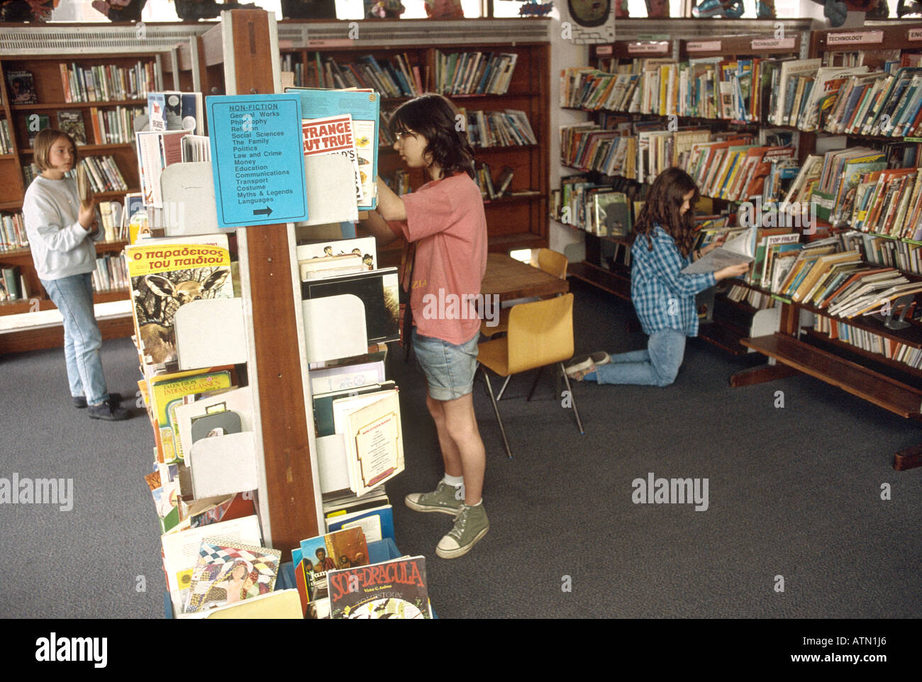 secondary school library Stock Photo - Alamy
