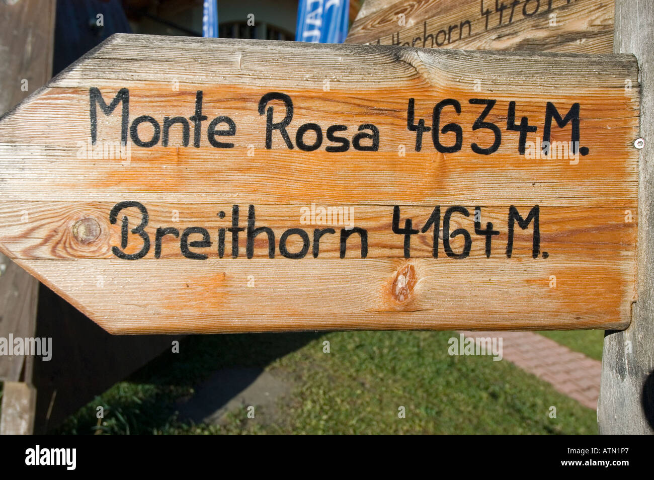 Zermatt switzerland hiking trail sign hi-res stock photography and ...