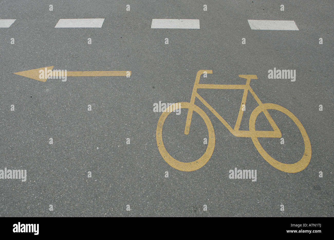 Bike symbol pictogram hi-res stock photography and images - Alamy