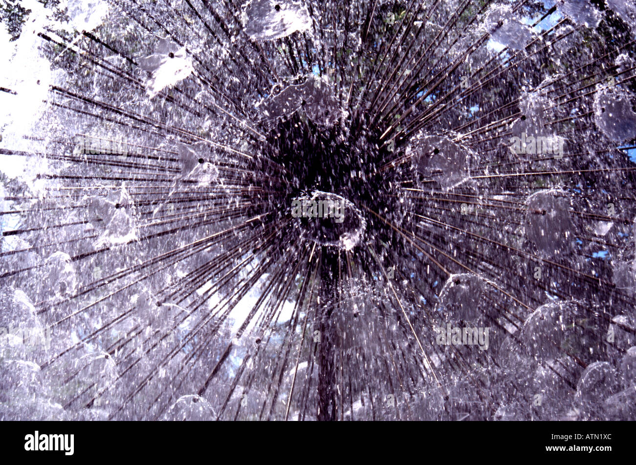 Refraction water fountain hi-res stock photography and images - Alamy