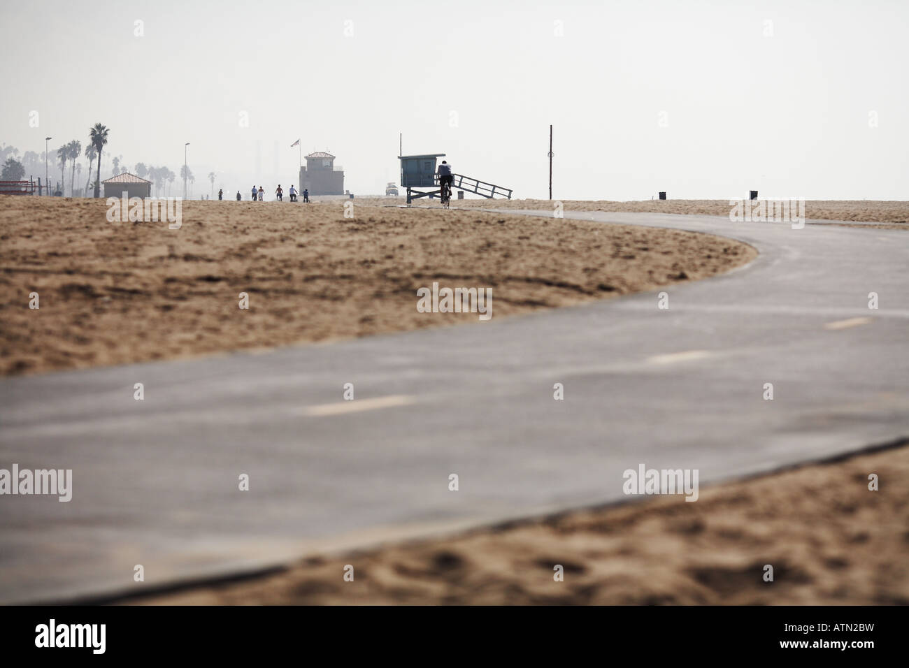 The Bike Path or Strand on Dockweiler Beach in Playa del Rey, Los ...