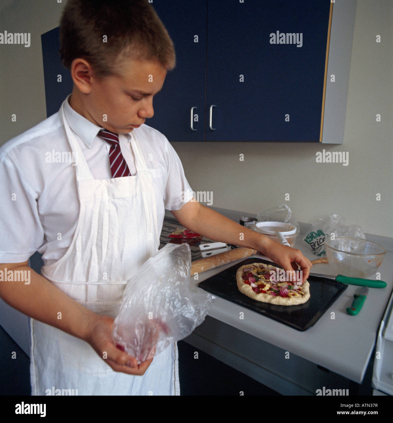 Cookery class hi-res stock photography and images - Alamy