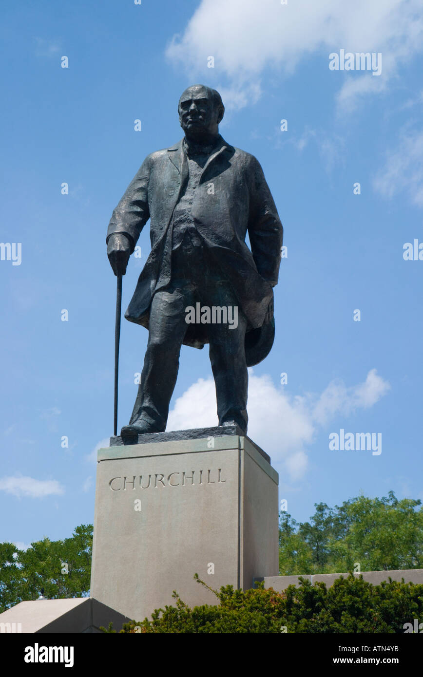 The statue of Winston Churchill Stock Photo - Alamy