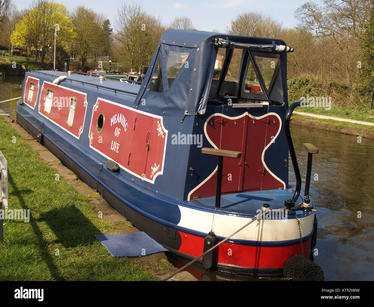 canal river narrow house boat leisure craft moored Stock Photo - Alamy