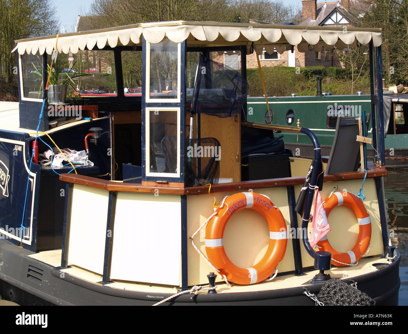 canal river narrow house boat leisure craft moored Stock Photo - Alamy