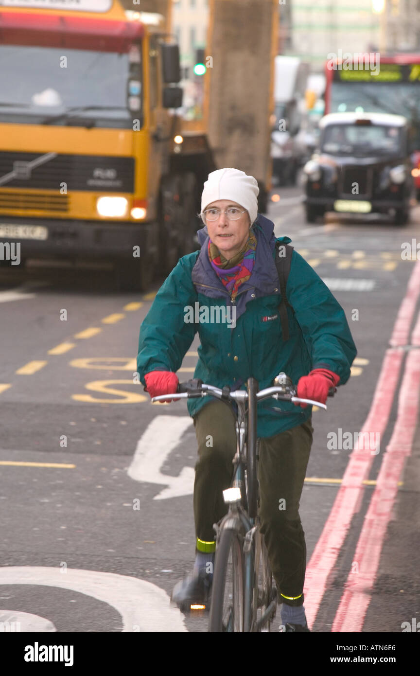 Commutting hi-res stock photography and images - Alamy