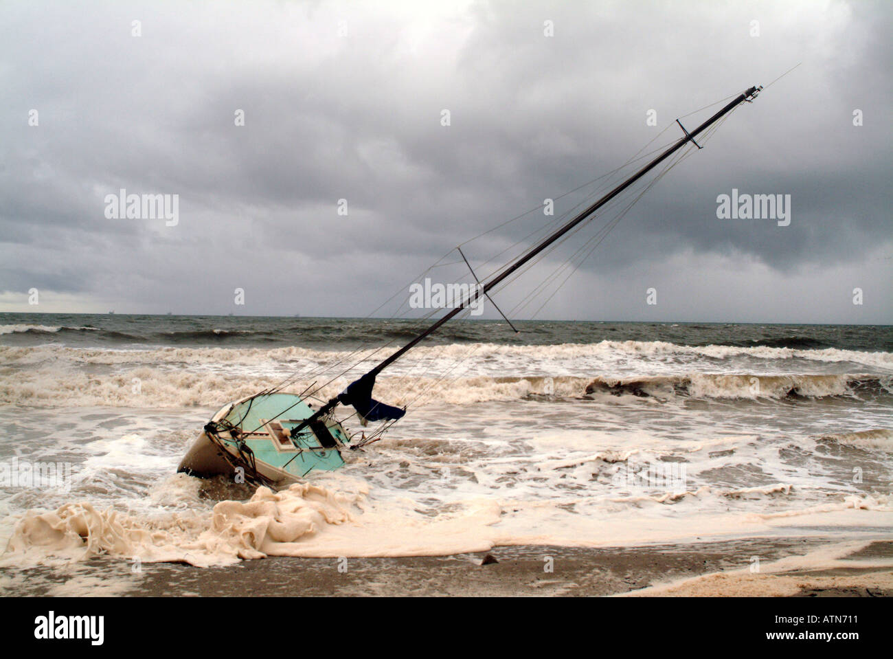 Shipwrecked hull hi-res stock photography and images - Alamy