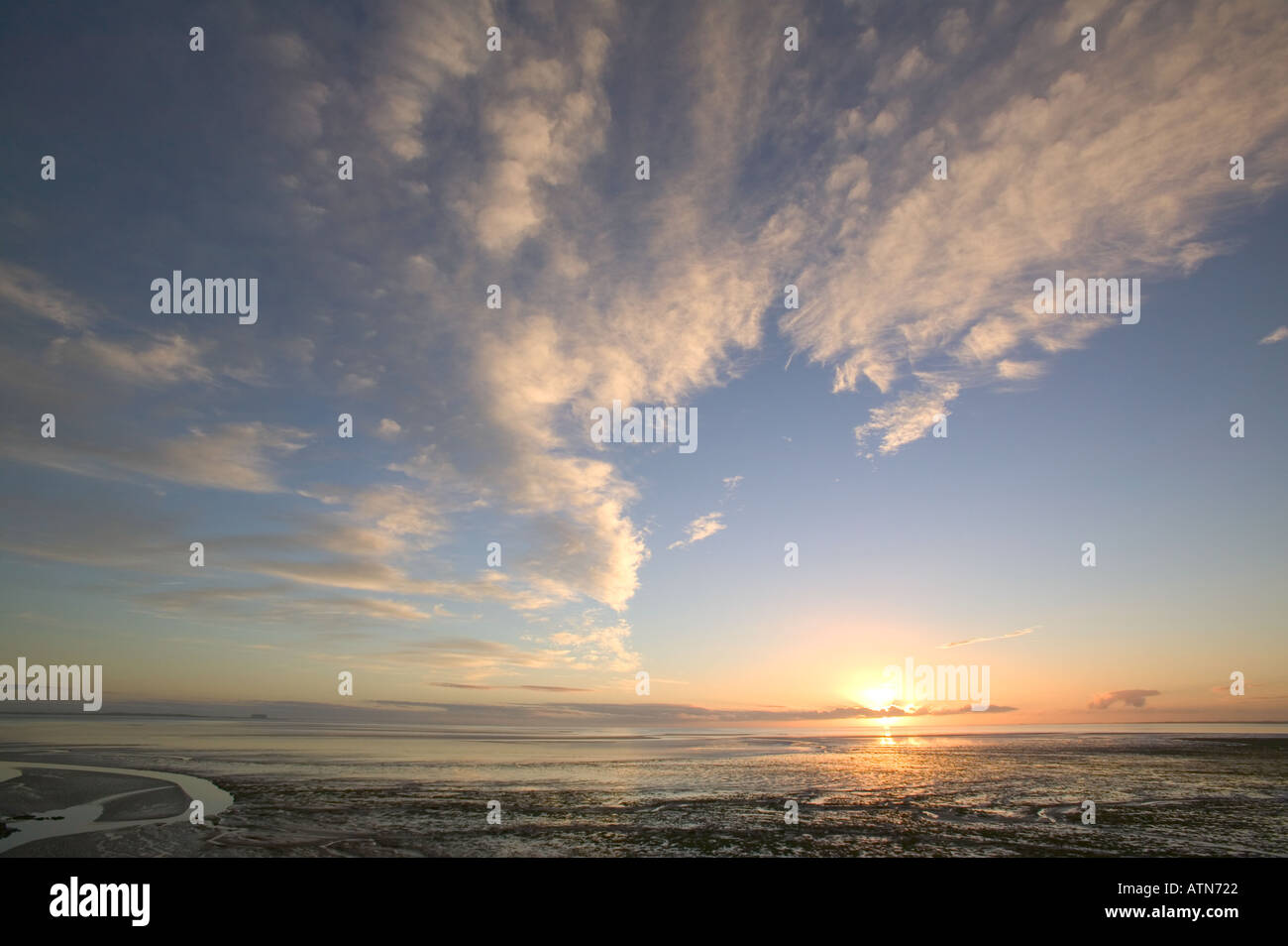 Morecambe bay estuary hi-res stock photography and images - Alamy