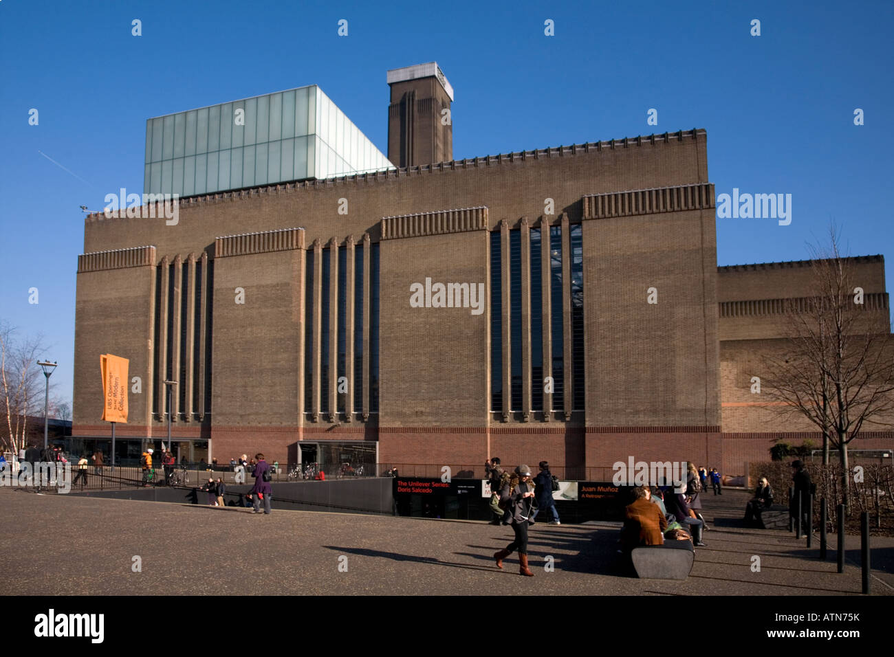 Tate modern south bank hi-res stock photography and images - Alamy