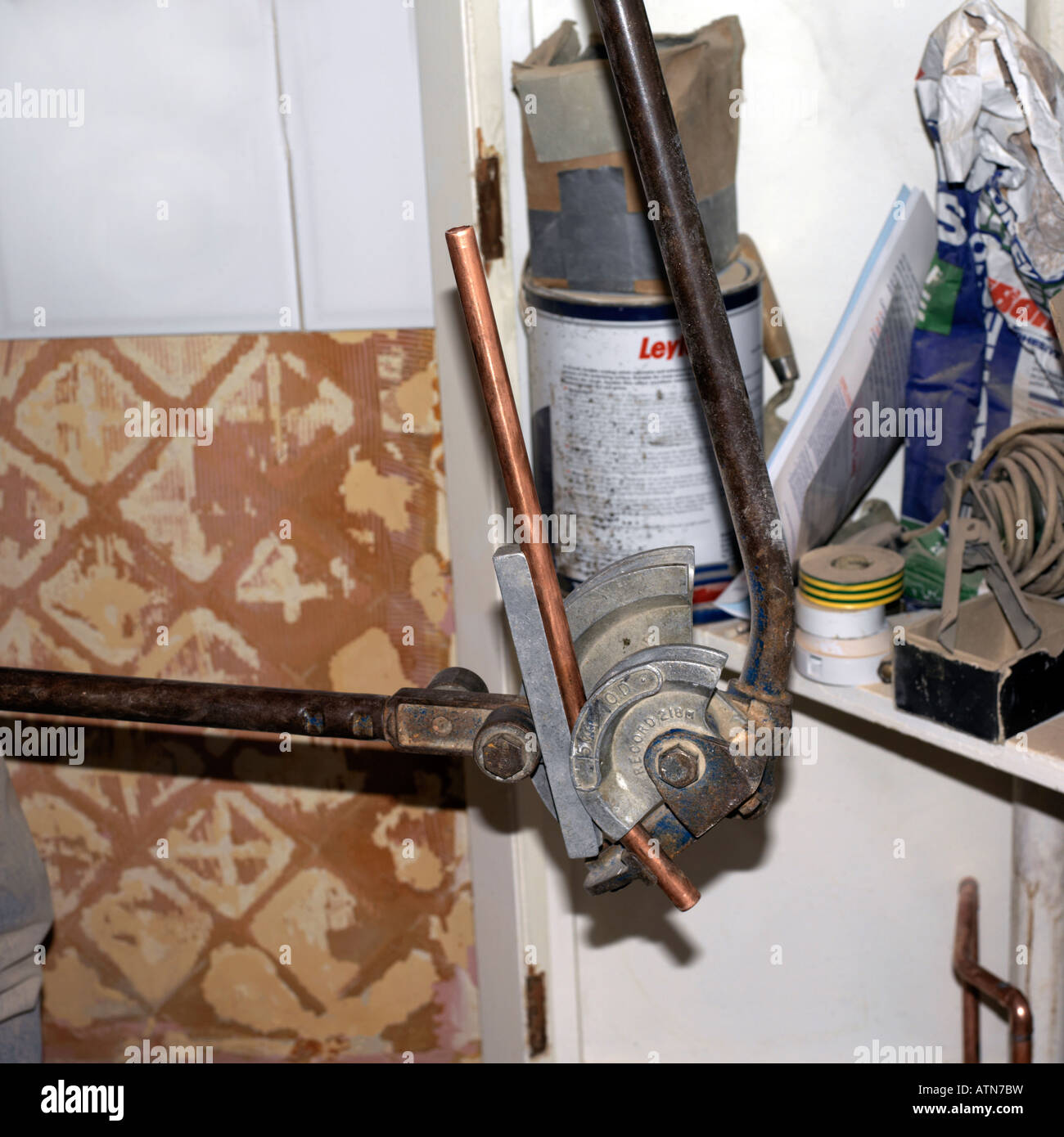 Copper pipe cutters hi-res stock photography and images - Alamy