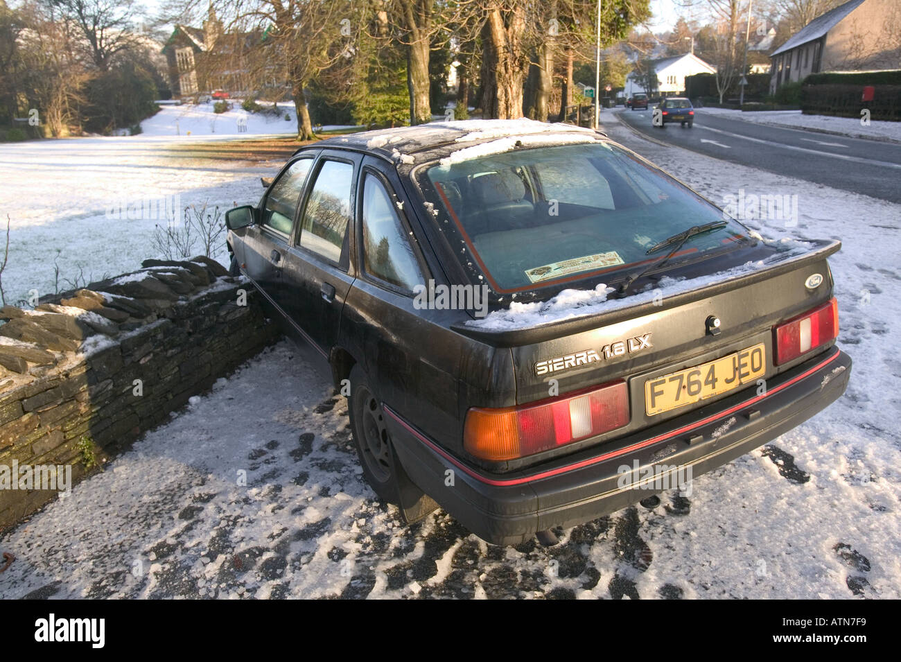 Car crash ice hi-res stock photography and images - Alamy