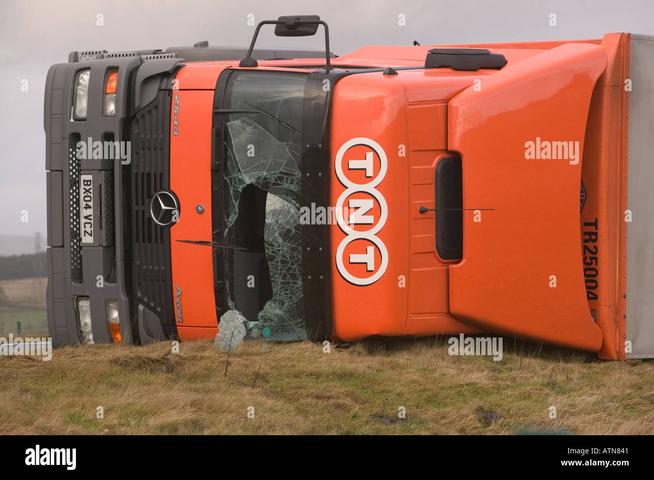 Lorry damage hi-res stock photography and images - Alamy