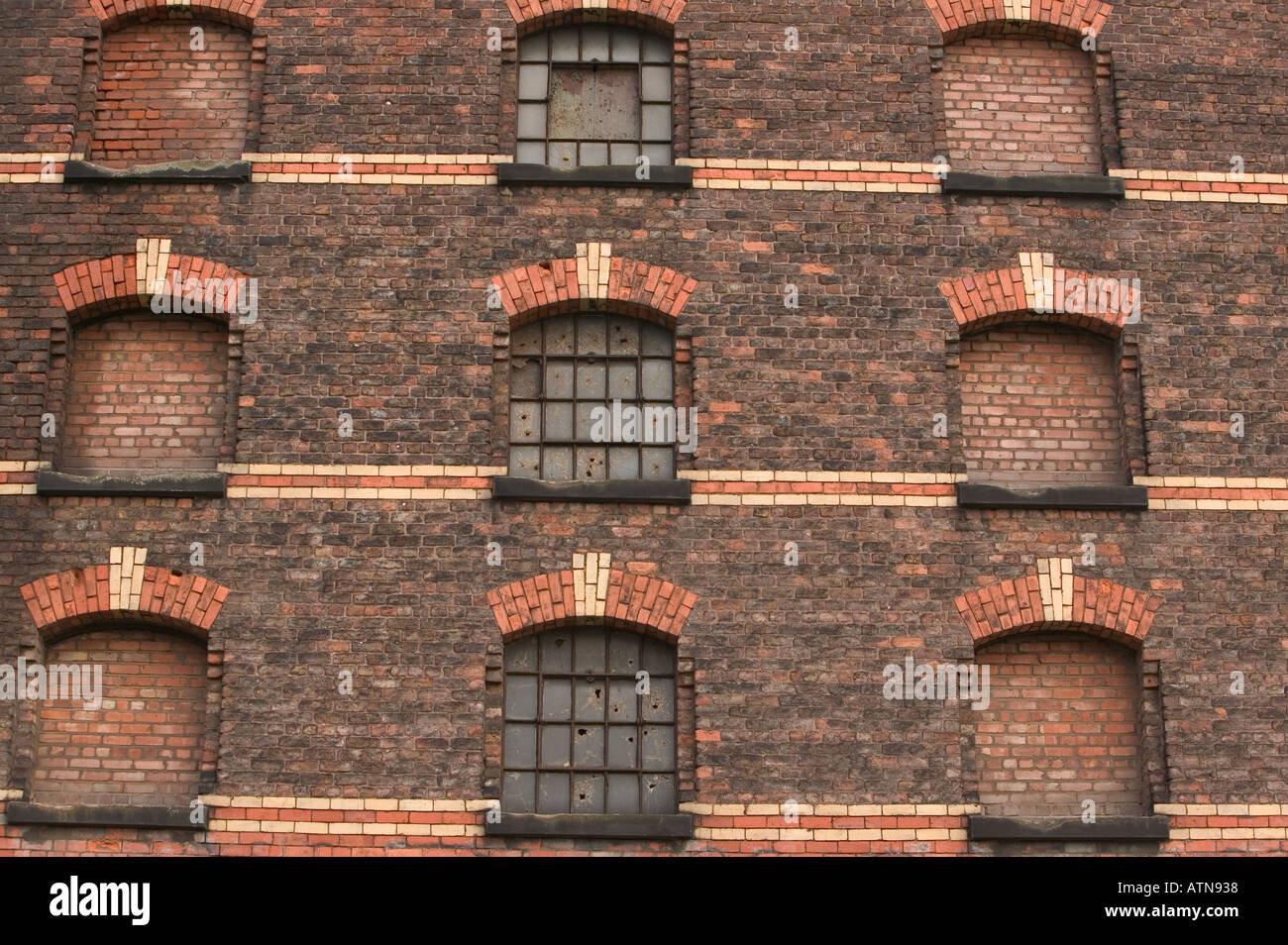 Derelict dock warehouse buildings in liverpool Stock Photo - Alamy