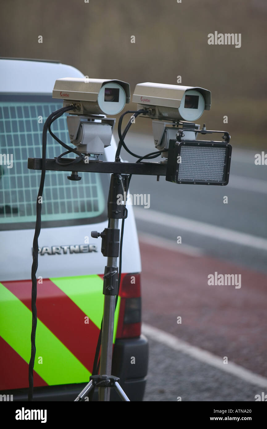 DVLA camera checks passing motorists for car tax dodgers Stock Photo ...