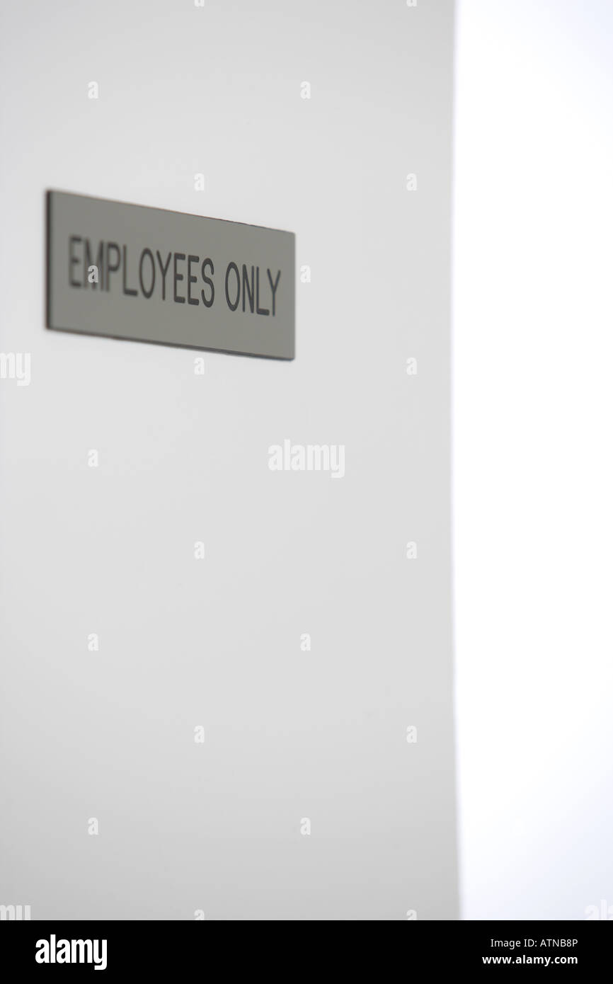 Employees only sign hi-res stock photography and images - Alamy