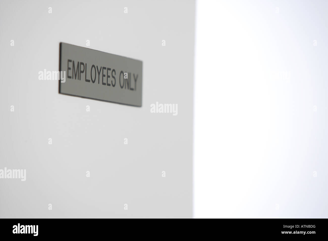 Employees only sign hi-res stock photography and images - Alamy