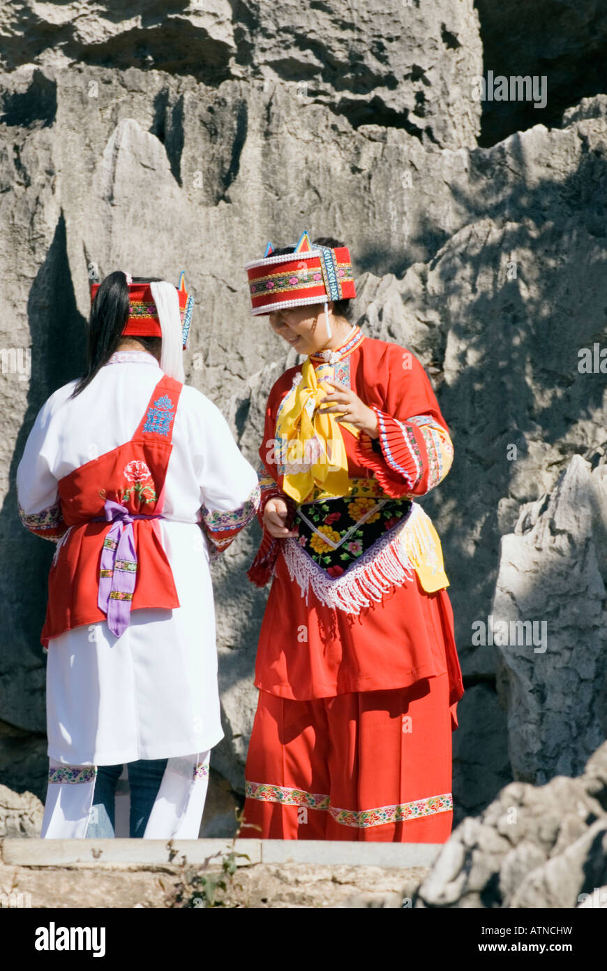 Yi tribe hi-res stock photography and images - Alamy