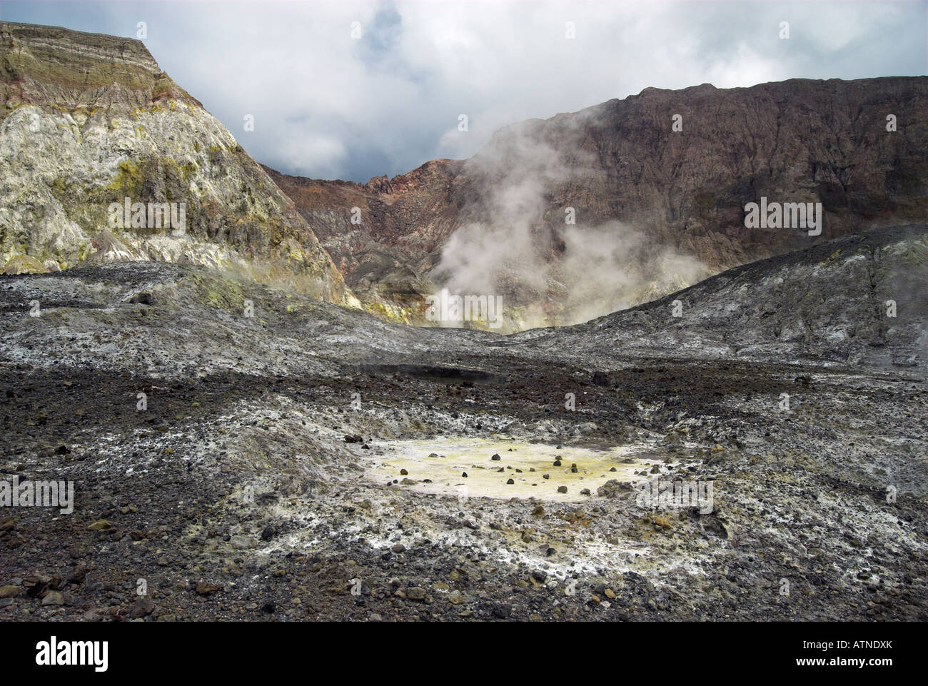 Lava flow and mineral deposits on White Island volcano, New Zealand ...