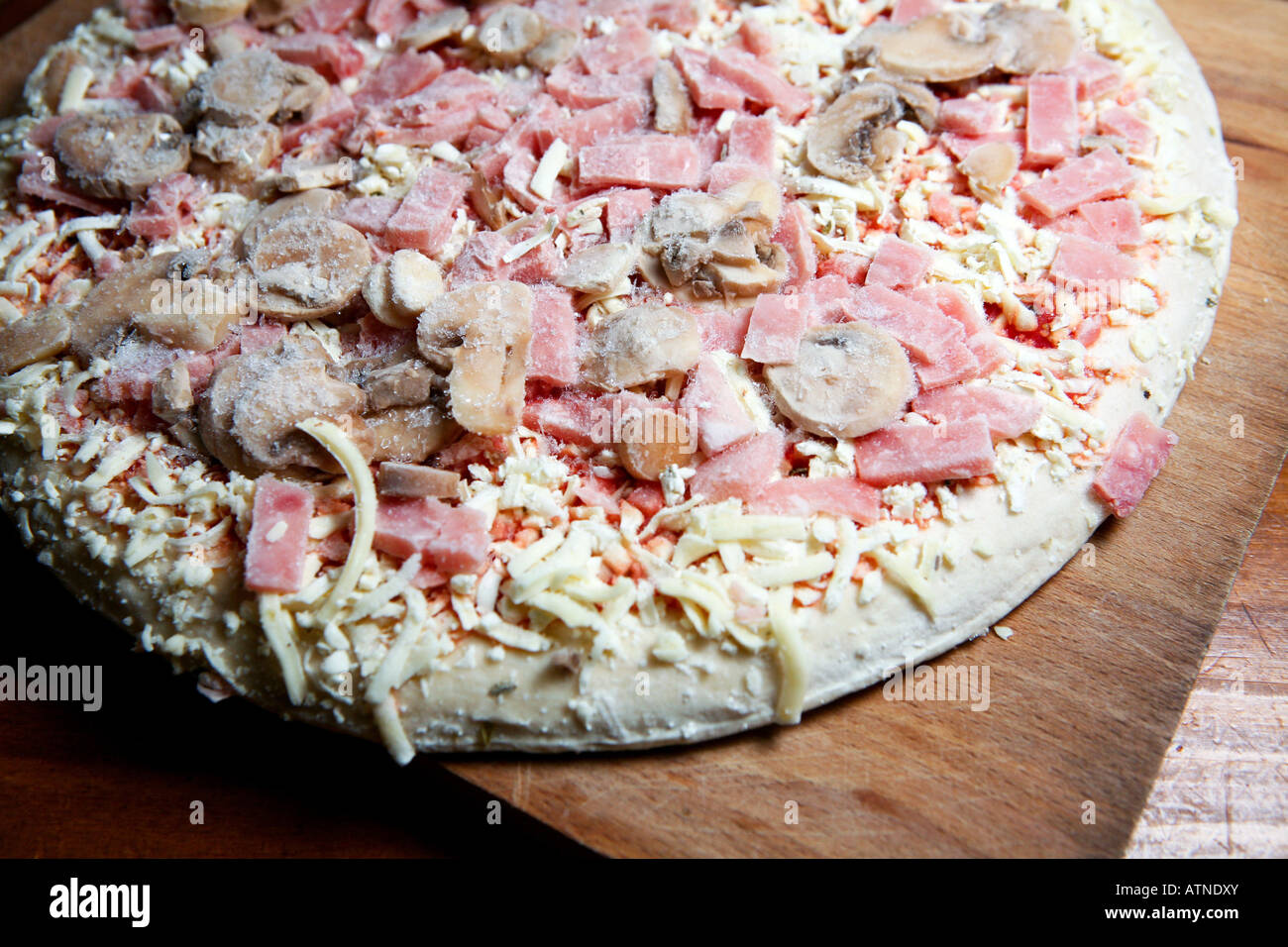 Supermarket pizza hi-res stock photography and images - Alamy