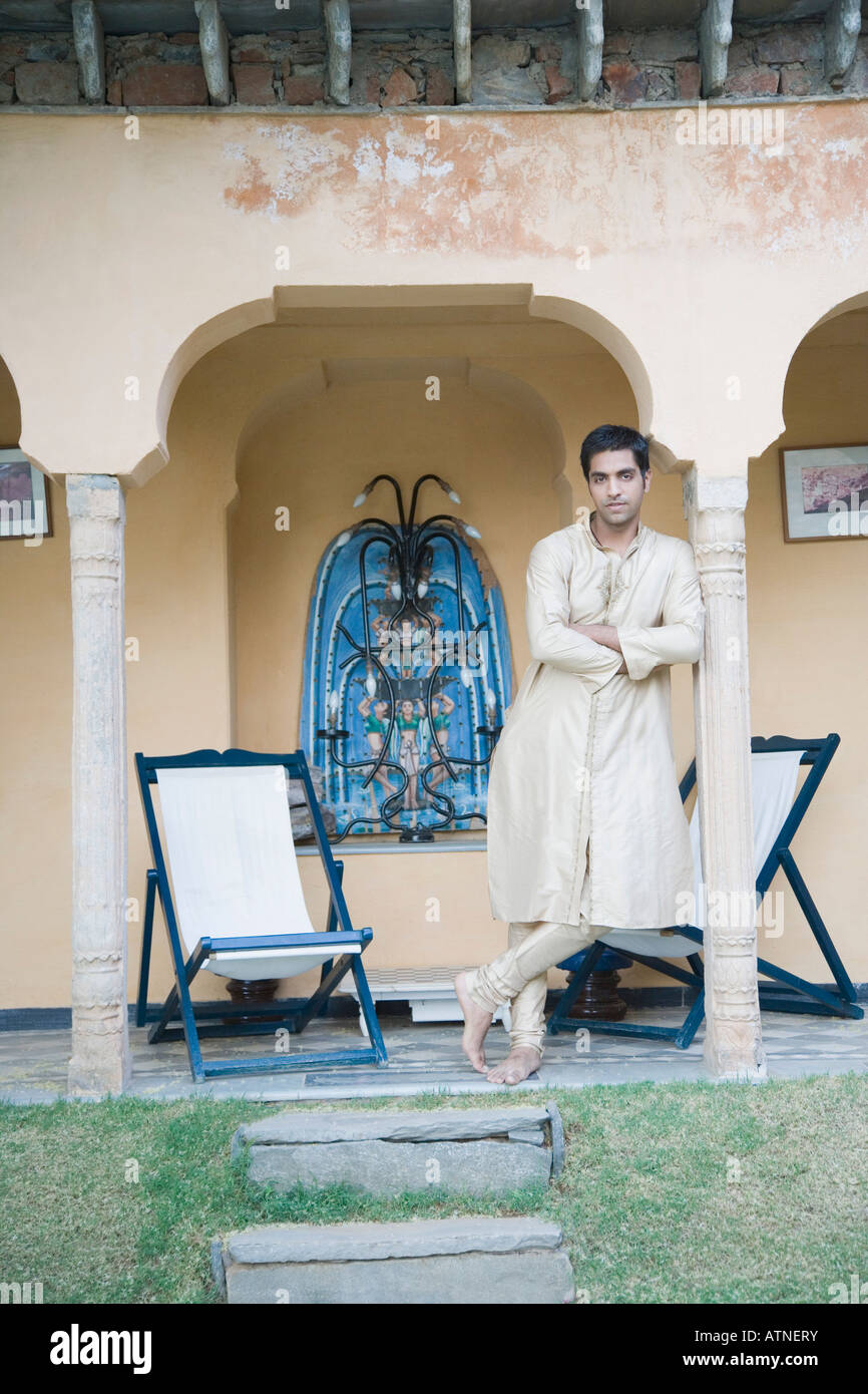 Portrait of a young man leaning against a column Stock Photo - Alamy