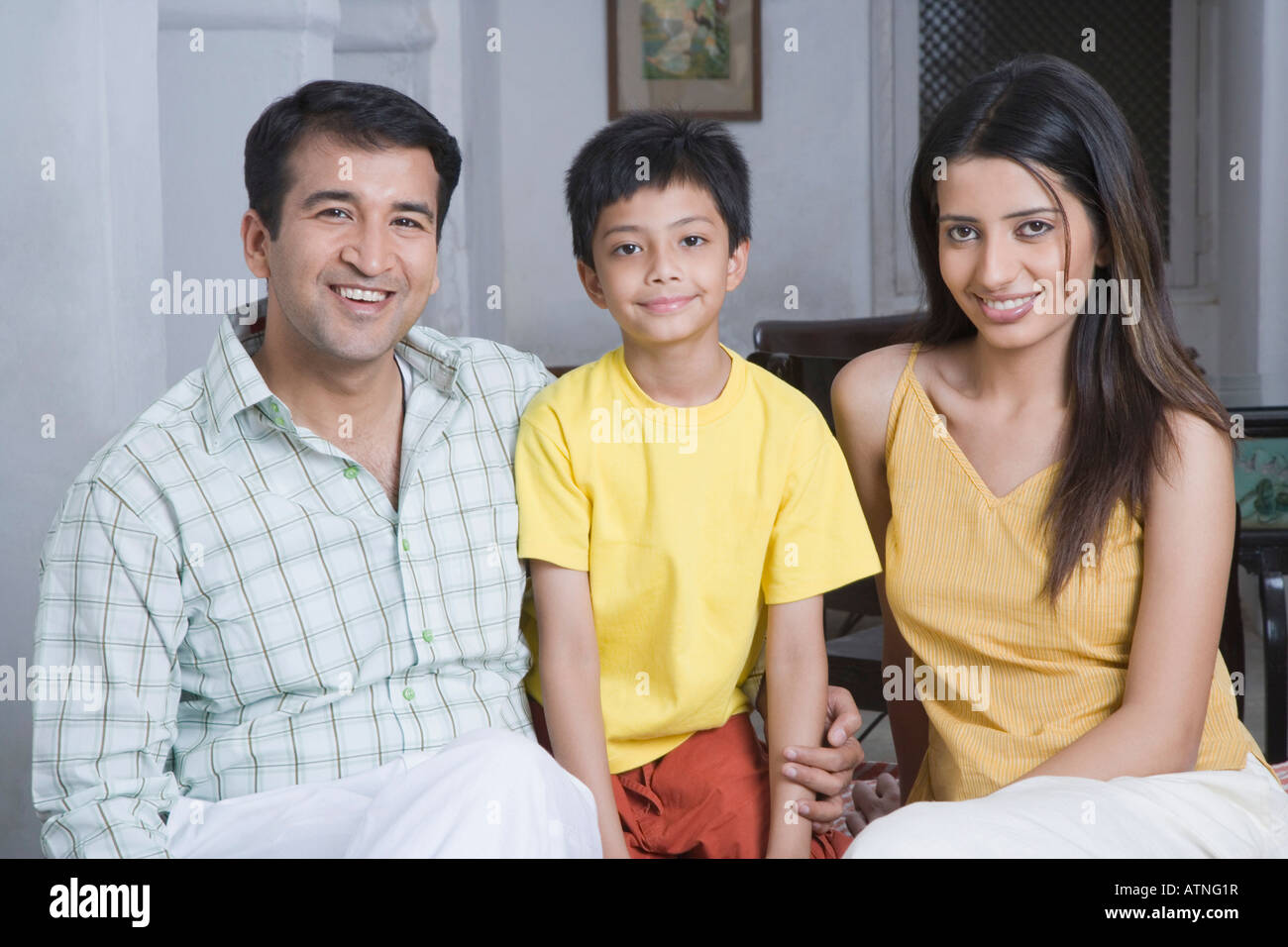 Portrait of a family smiling Stock Photo - Alamy