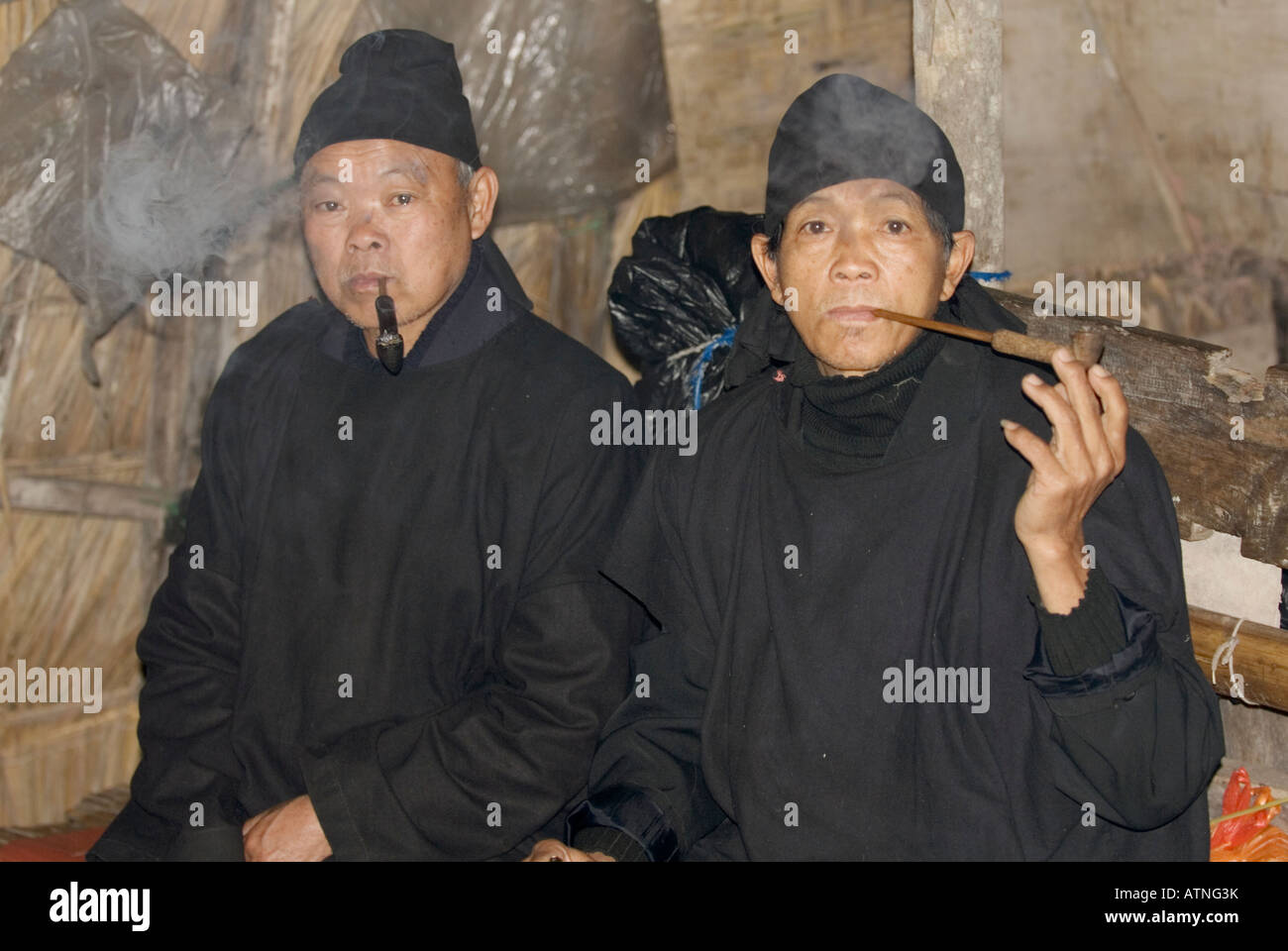 Jinuo Men Smoking Pipes, Mt Jinuo, Xishuangbanna, Yunnan Province ...