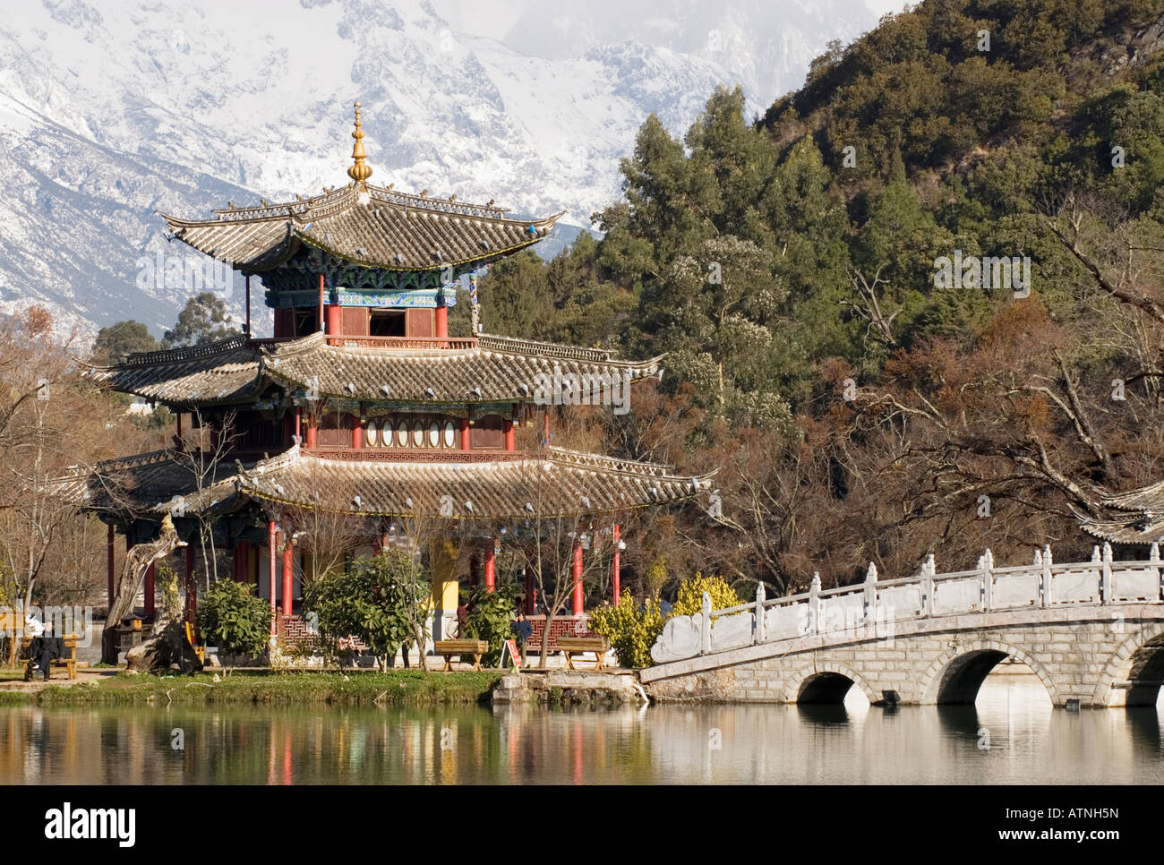 China, Lijiang, Black Dragon Pool Park, Heilongtan Gongyuan, Yunnan ...